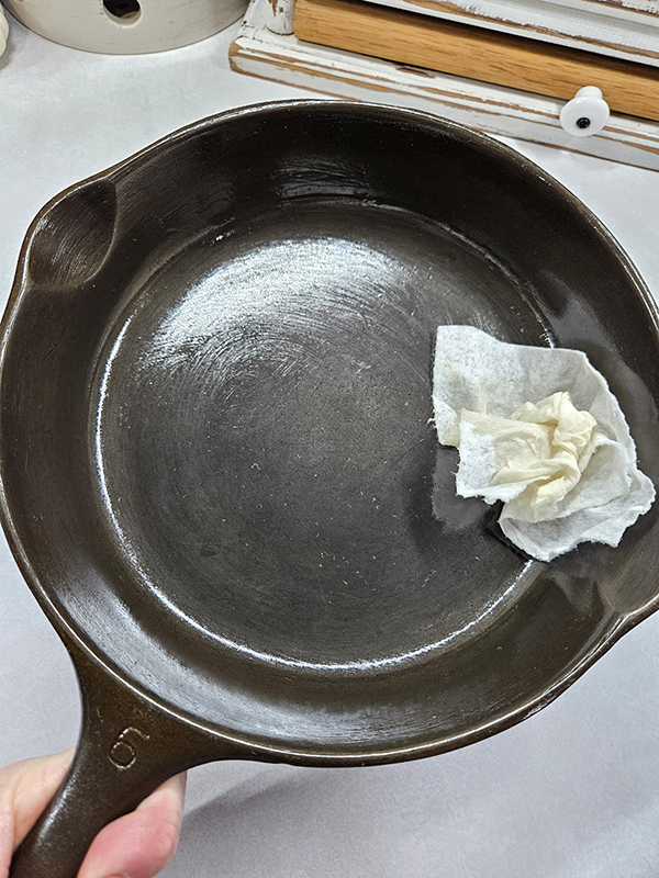 Cooking With Cast Iron - 5 Simple Steps To Cook Like A Pro!