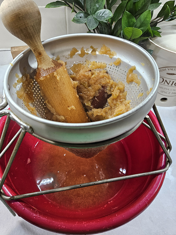 Crockpot Apple Cider - A Simple Way To Make A Classic Fall Drink!