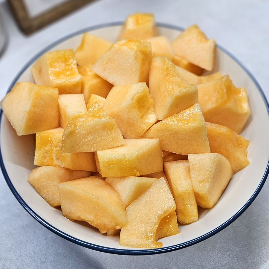 Cutting A Muskmelon: How To Slice Cantaloupe, Honeydew & More