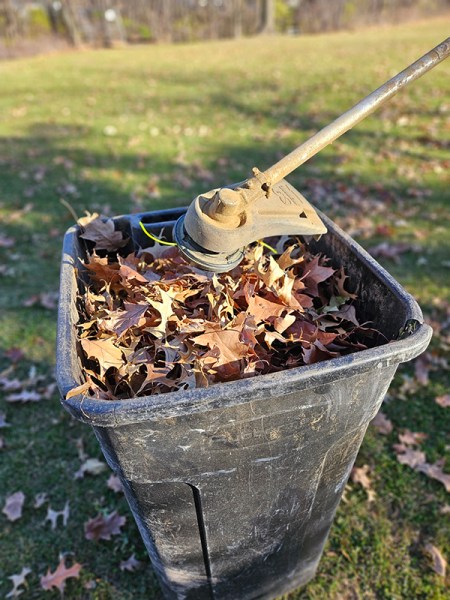 A New Way To Mulch Leaves Using A Weed Eater & A Trash Can!