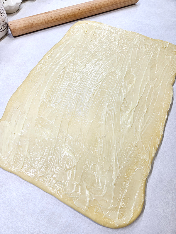 Sweet Icing Cinnamon Rolls - No Cream Cheese Involved!